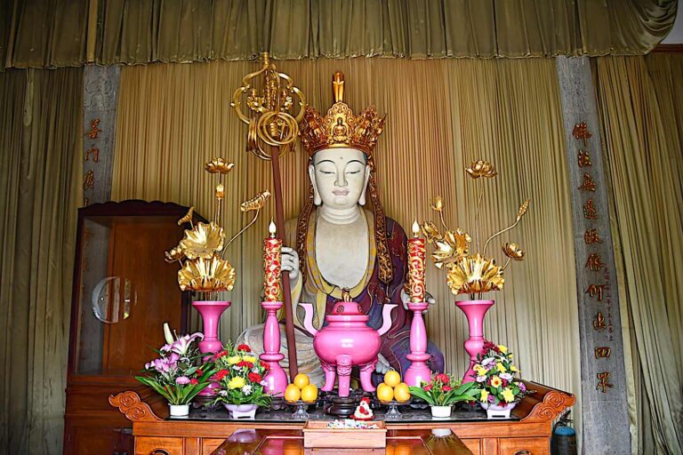 Why is "Most loved" Kṣitigarbha (Jizo) "Essence of Earth" Bodhisattva ...