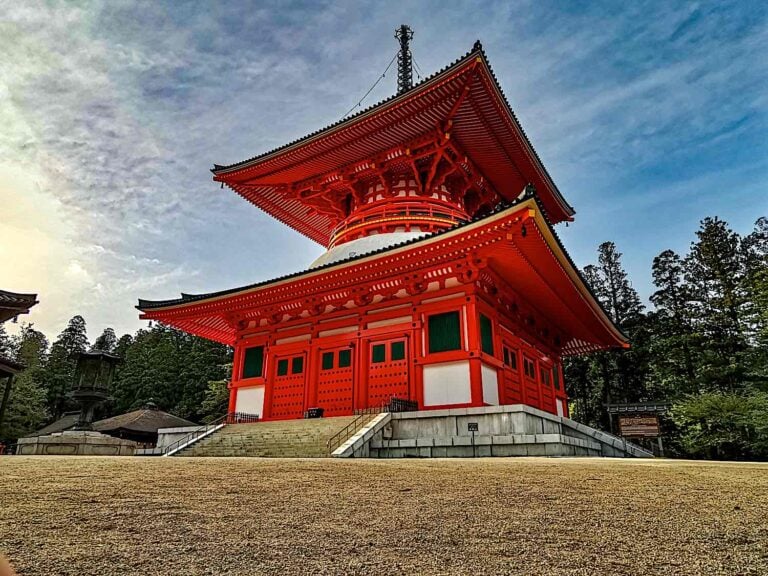 Many paths, one destination: How to choose the Buddhist path that ...