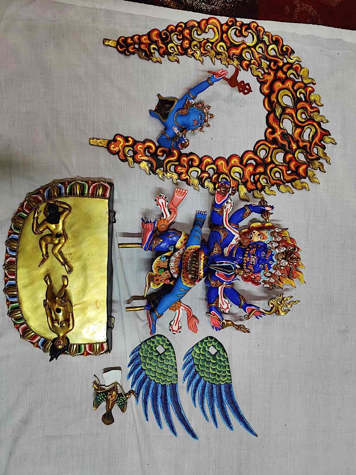 Sacred Statue Support (pictorial): "More than a venerable object ...