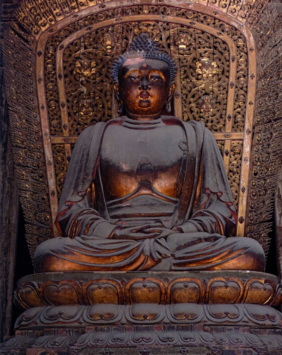 Jin_Dynasty_statue_of_Amoghasiddhi_(不空成就佛_Bùkōngchéngjiùfó),_one_of_the ...